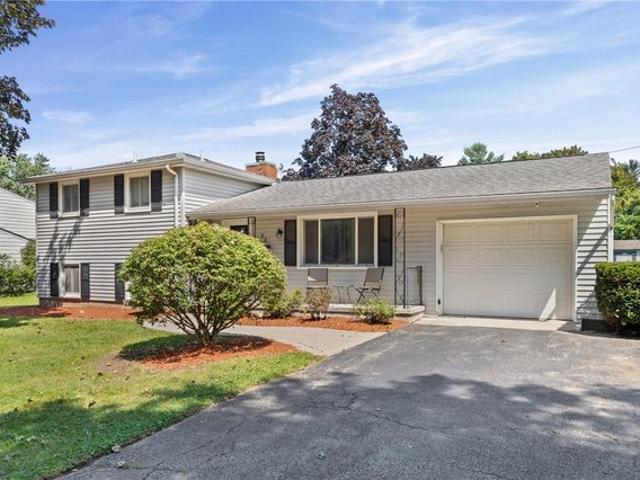 22 Pinebriar Dr, Rochester, NY 14616