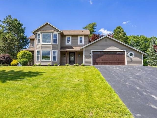 22 Pinewood Knl, Rochester, NY 14624