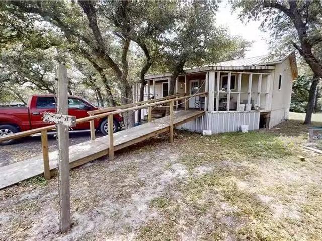 22 Poolside Drive, Rockport, TX 78382