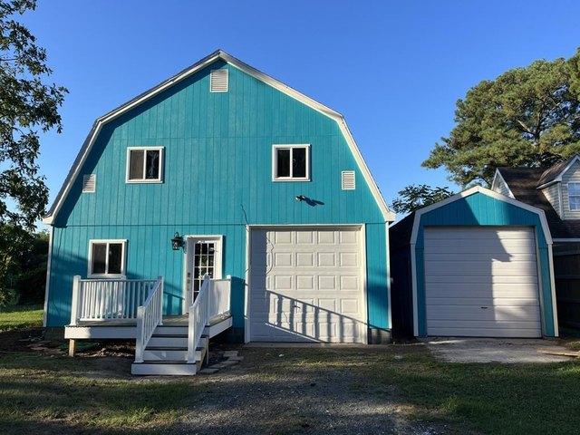 22 Powellton Ave, Wachapreague, VA 23480
