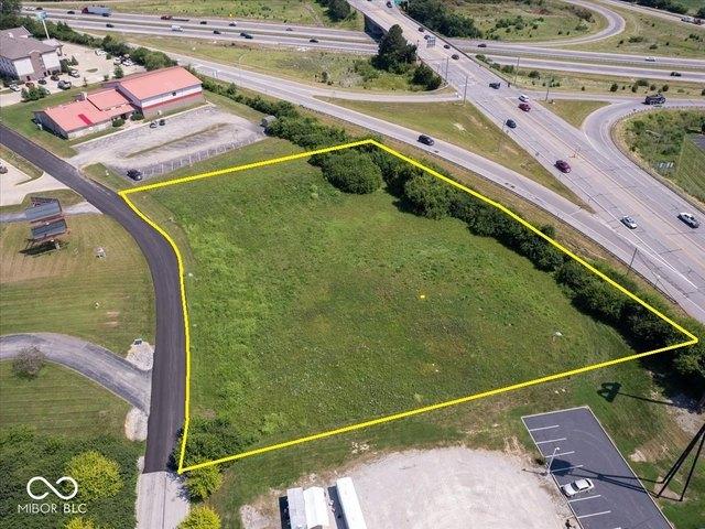 22 Rampart Rd W, Shelbyville, IN 46176