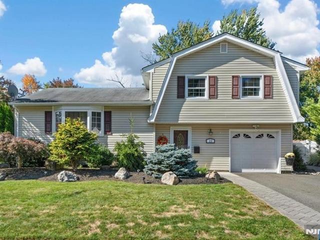 22 Rhonda Pl, Wanaque, NJ 07465