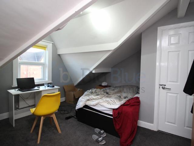 22 Richmond Mount, Hyde Park, Leeds LS6 6 bed terraced house to rent £4,160 pcm £960 pw