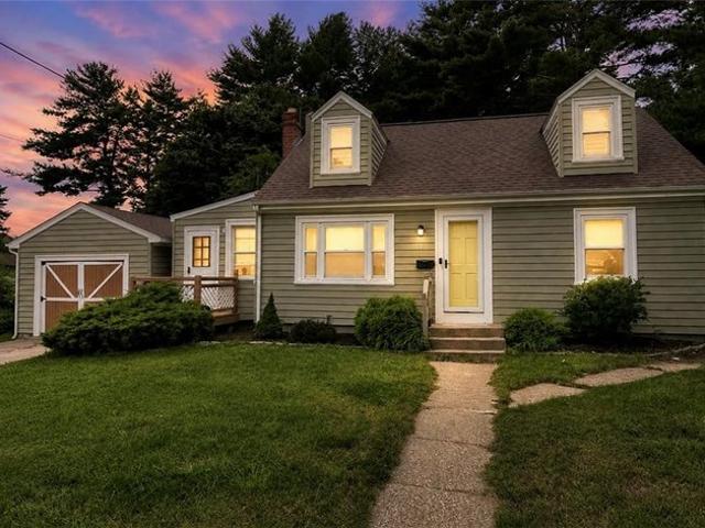 22 Robbins Dr, Coventry, RI 02816