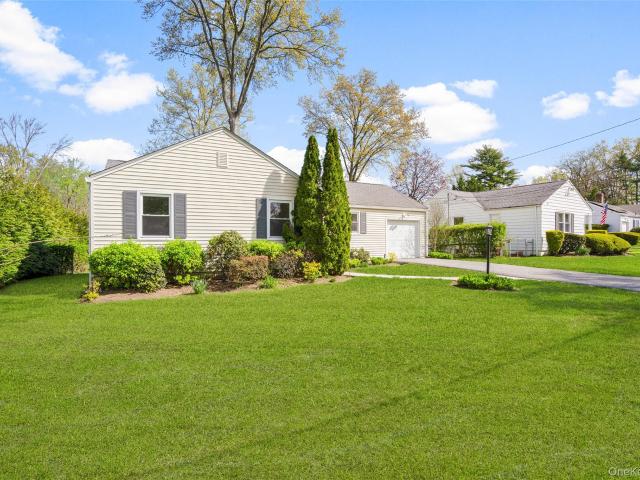22 Rogers Dr, New Rochelle, NY 10804 | MLS #984531 | Compass