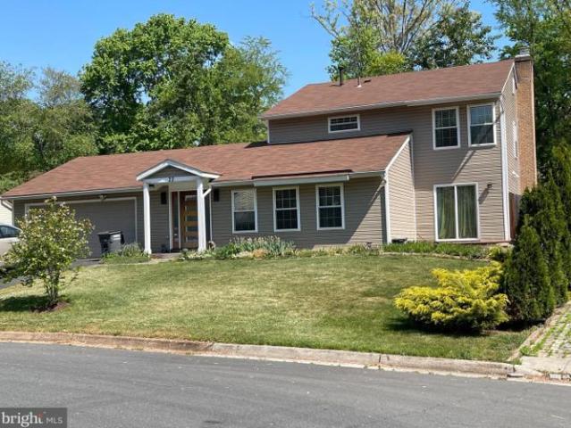 22 Running Brook Ln, Sterling, VA 20164