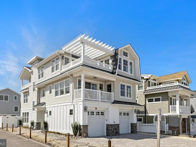 22 S 1st St, Surf City, NJ 08008