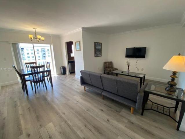 22 Salamanca Ave #803 Coral Gables, FL 33134