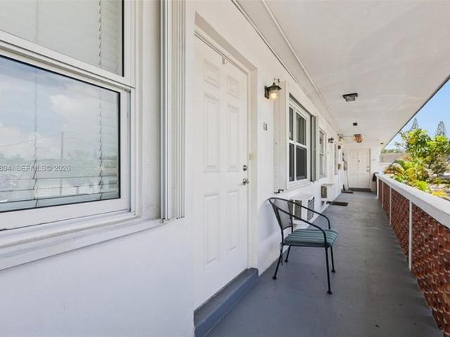 22 SE 3rd Ter Apt 18, Dania Beach, FL 33004