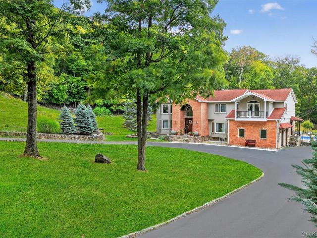 22 Skahen Drive