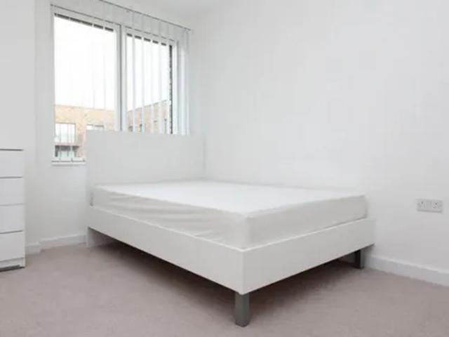 22 Shackleton Way, London, E16 2JT, United Kingdom | Room for rent #154572797 | Rentberry