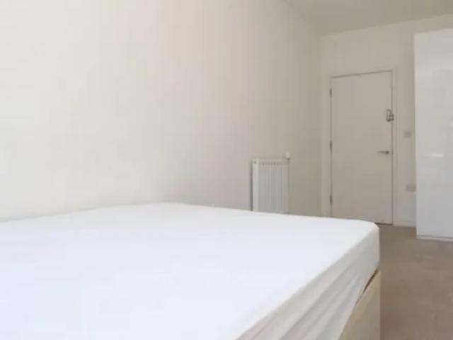 22 Shackleton Way, London, E16 2JT, United Kingdom | Room for rent #154573463 | Rentberry