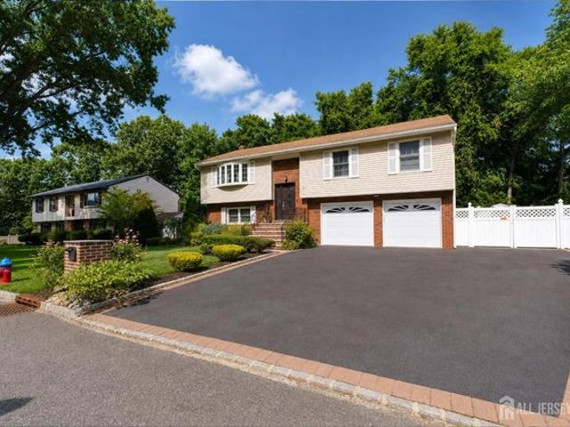 22 Sherwood Ln, Old Bridge, NJ 08857