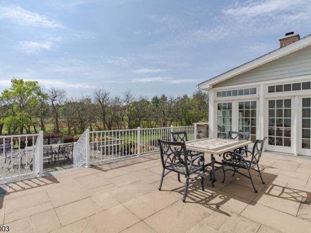 22 Spruce Ln