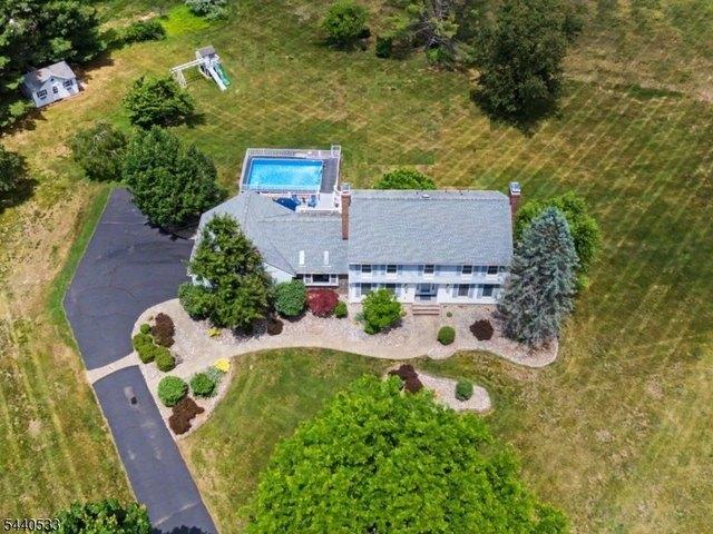 22 Spy Ln, Readington Twp, NJ 08822
