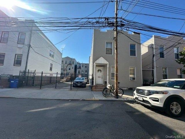 22 St, Astoria, NY 11102