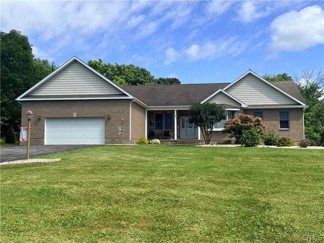 22 Stone Ridge Dr, Oswego, NY 13126