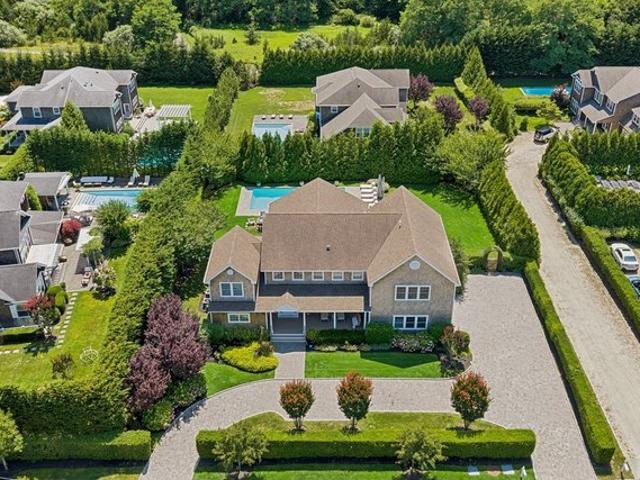 22 Summer Dr, Southampton, NY 11968