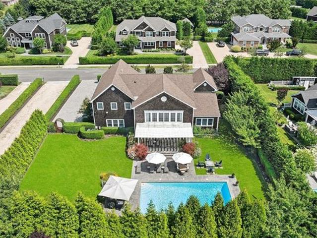 22 Summer Dr, Southampton, NY 11968