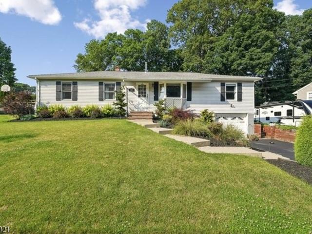 22 Summit Rd, Jefferson Township, NJ 07438