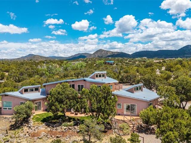 22 Sunlit Dr E, Santa Fe, NM 87508
