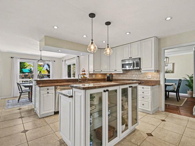 22W450 Cherry Lane
