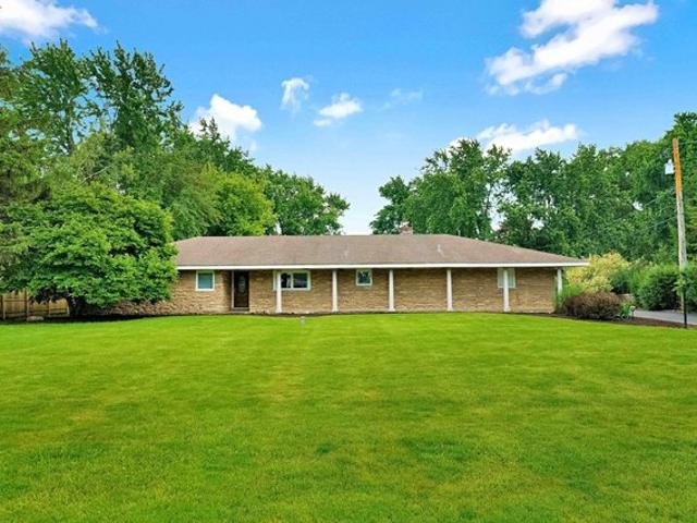 22W689 Elmwood Dr, Glen Ellyn, IL 60137
