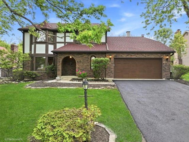 22W324 McCarron Rd, Glen Ellyn, IL 60137