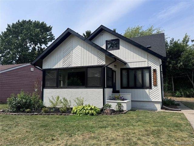 23043 Francis St, Saint Clair Shores, MI 48082