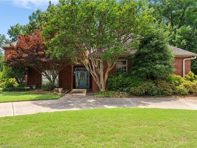 2304 Brigadoon Dr, Fort Smith, AR 72908