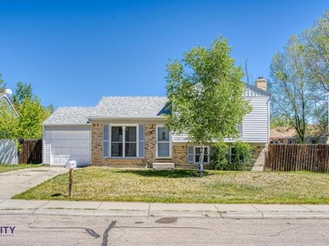 2304 Cascade Dr, Gillette, WY 82718