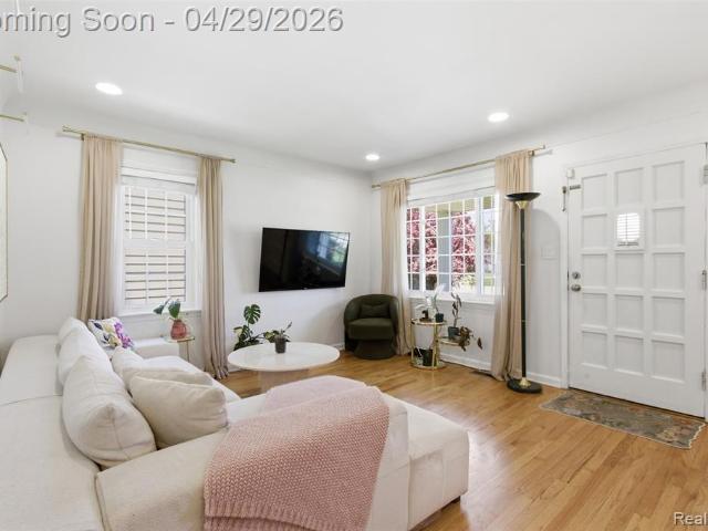 2304 E 4th Street