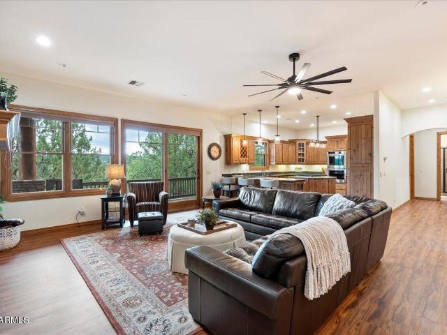 2304 e blue bell circle