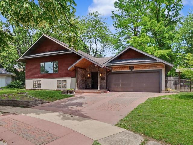 2304 E Shurts Circle
