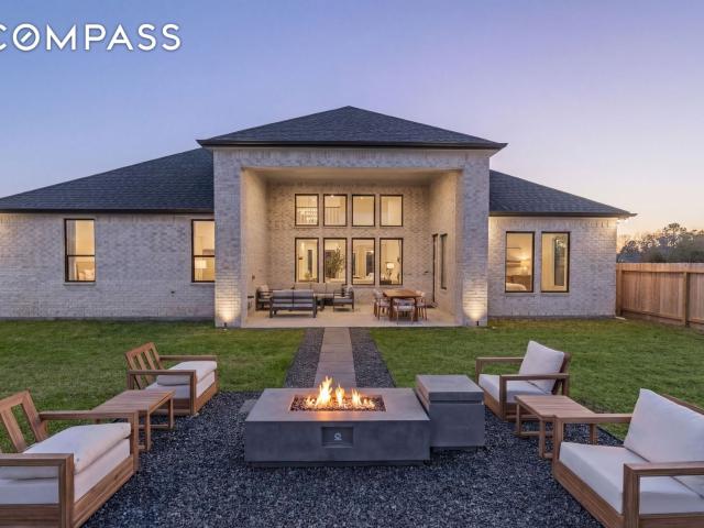 2304 Friendswood Trail, Friendswood, TX