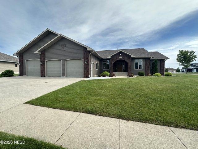 2304 Grant Dr NW, Watertown, SD 57201