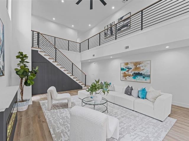 2304 Hondo
