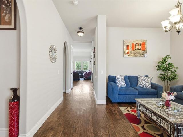 2304 Lynbridge Circle