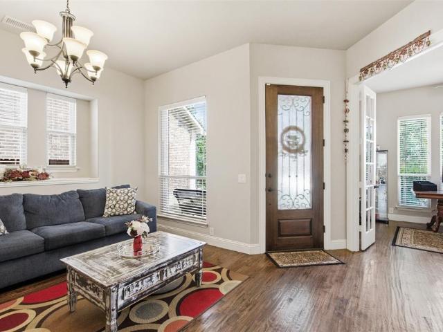 2304 Lynbridge Circle