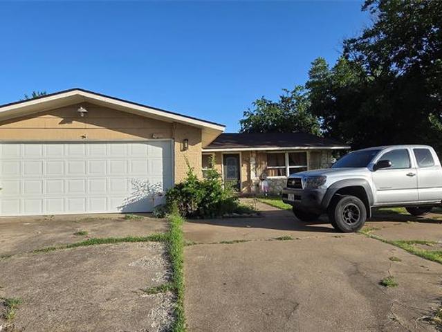2304 Lakeland Drive