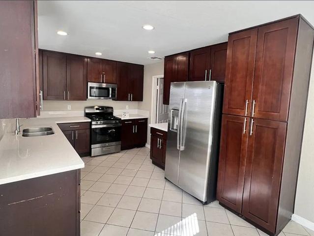 2304 Lone Pine Dr, Henderson, NV 89014