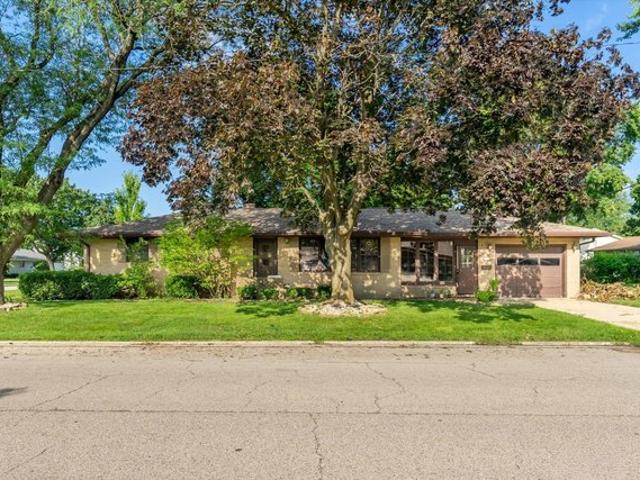 2304 Plum St, Peru, IL 61354
