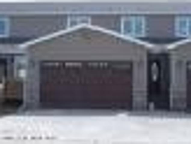 2304 Prairie Oak Dr, Dickinson, ND 58601