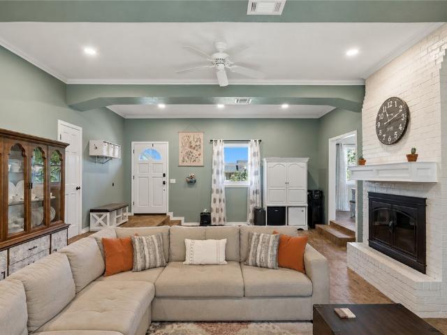 2304 Quail Hollow Drive