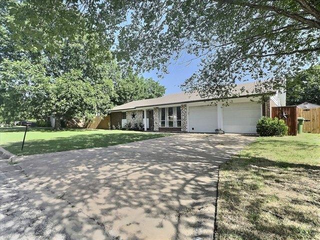 2304 SE 10th St, Mineral Wells, TX 76067