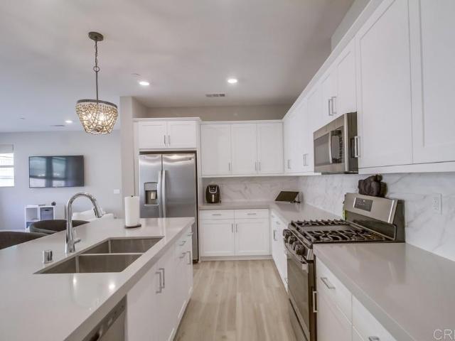 2304 Trevi Cir