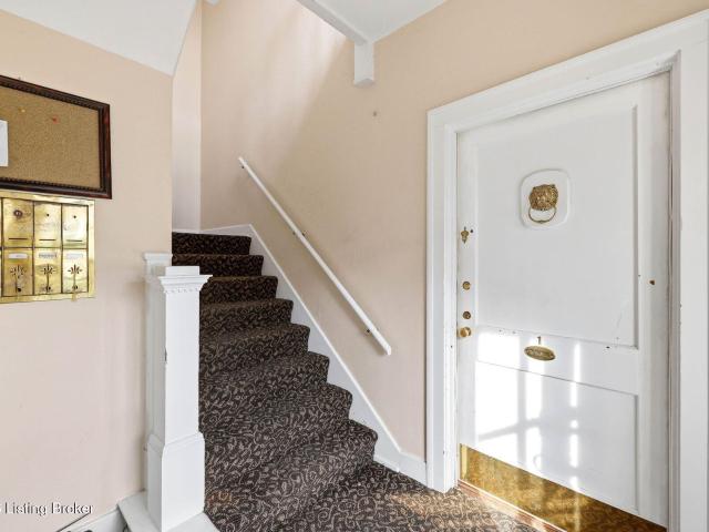 2304 Woodbourne Ave 1