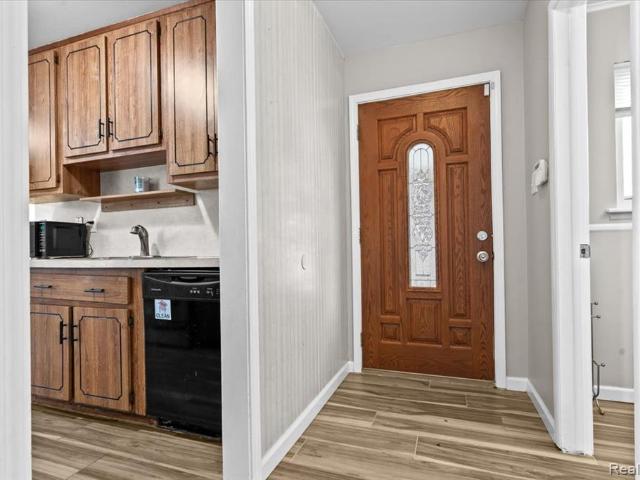 23050 Glenmoor Heights