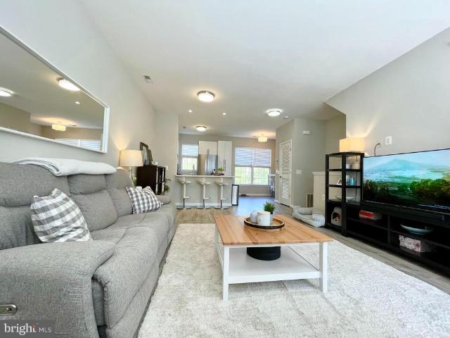 23052 Fontwell Square