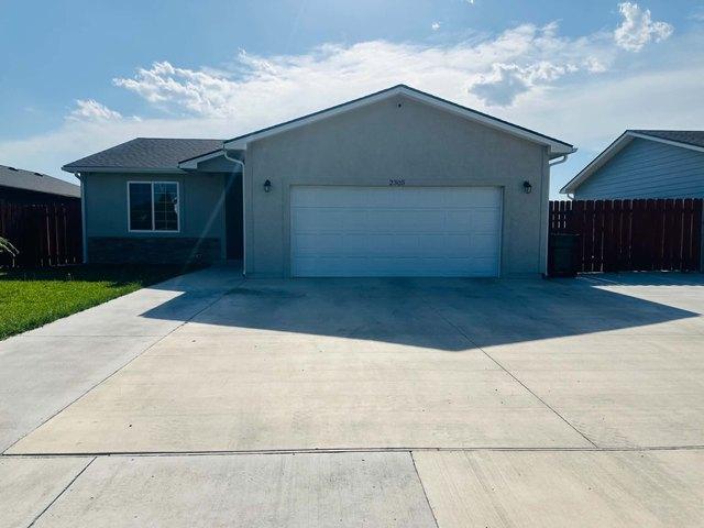 2305 N 9th St, Garden City, KS 67846